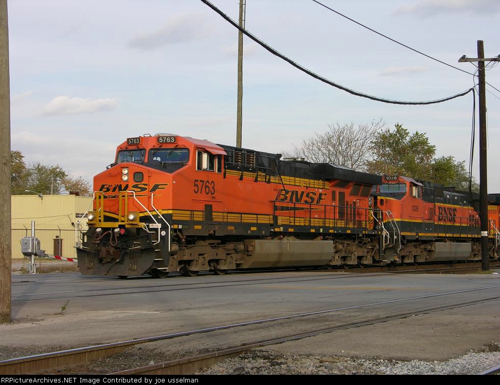 BNSF 5763